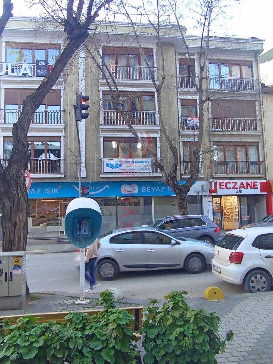 ERENKÖY 'ETHEMEFENDİ CADDESİ'NDE YENİ BİNADA 4+1