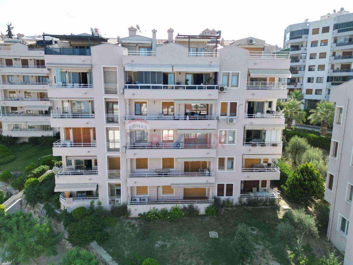 Akyar Konakları'nda Muhteşem Manzaralı Çatı Dubleks - RE/MAX Türkiye