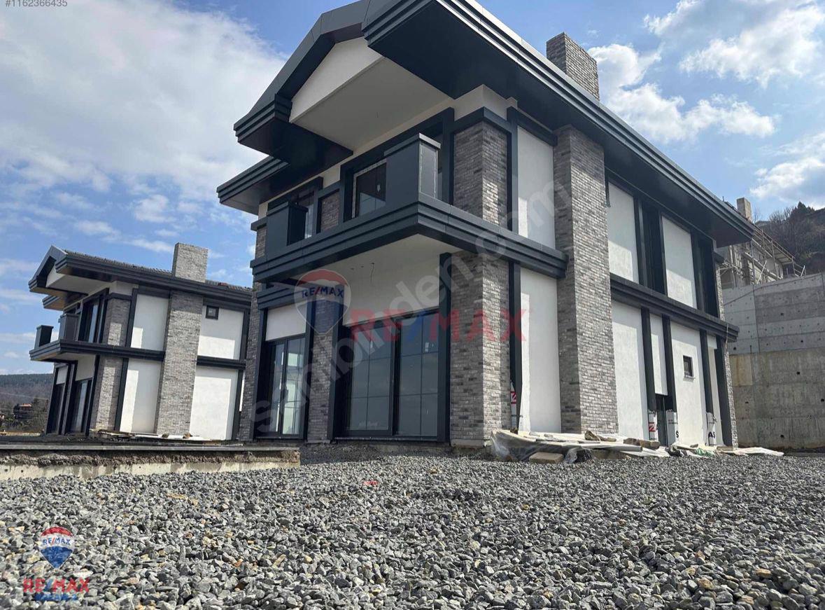 SAPANCADA GÖL MANZARALI MÜSTAKİL HAVUZLU SATILIK VİLLA