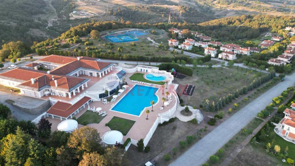 Enka Country’de 6+1 Satılık Villa