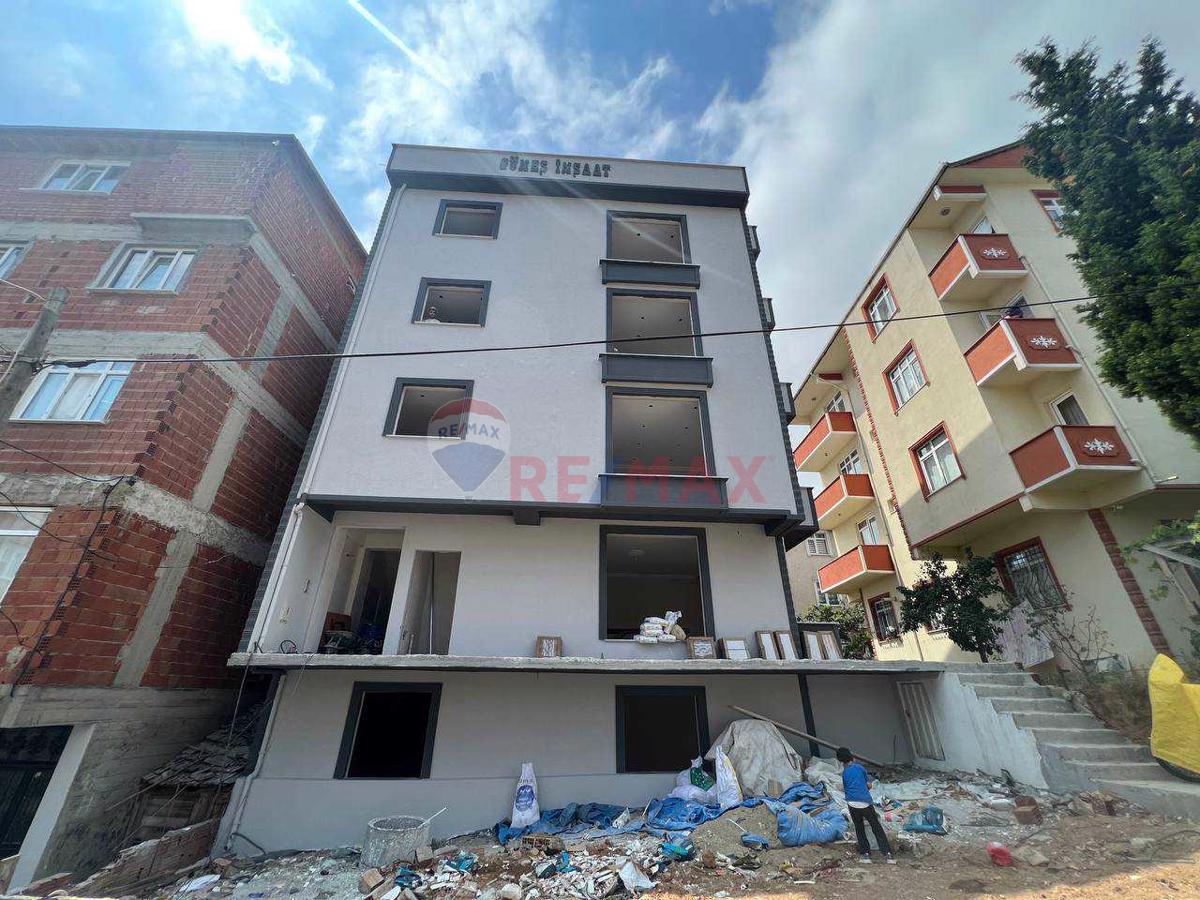 ÇAYIROVA ÖZGÜRLÜK MAHALLESİ SATILIK BAHÇE DUBLEKS DAİRE