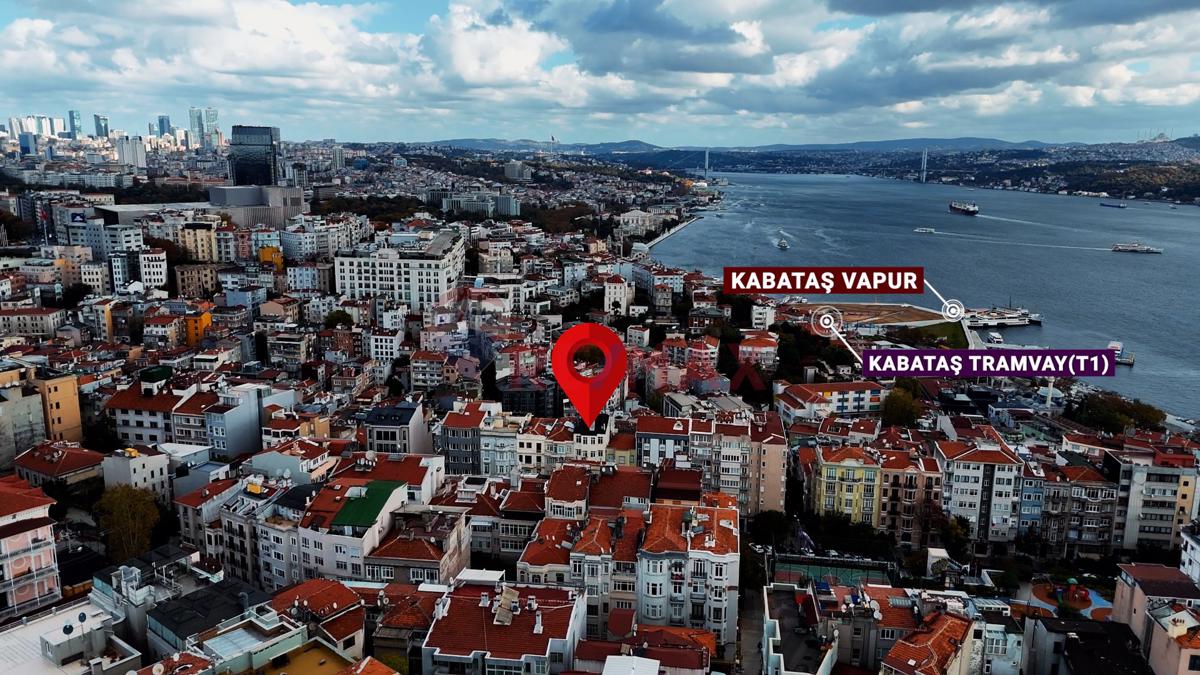 CİHANGİR CADDESİNDE DENİZ MANZARALI KOMPLE SATILIK BİNA