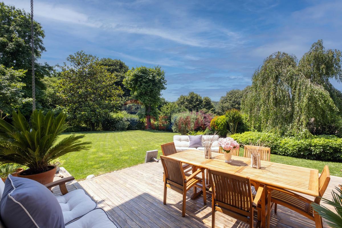 Luxurious Villa with a Big Garden is FOR RENT in Zekeriyaköy