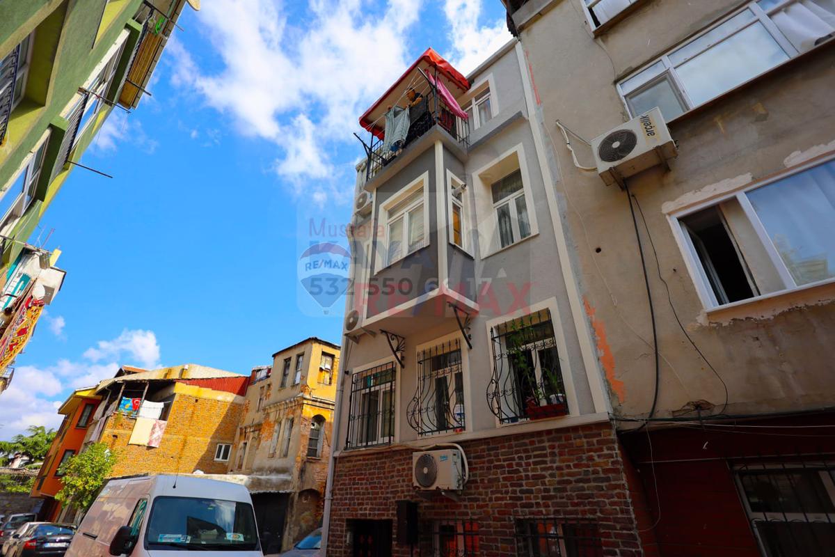 MUSTAFA KAYA REMAX PRO'DAN BALAT TARİHİ YARIMADA'DA KOMPLE BİNA