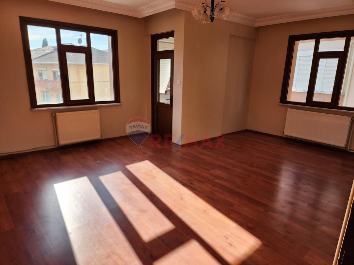 TUZLA POSTANE MAH MERKEZDE 3+1 KİRALIK DAİRE