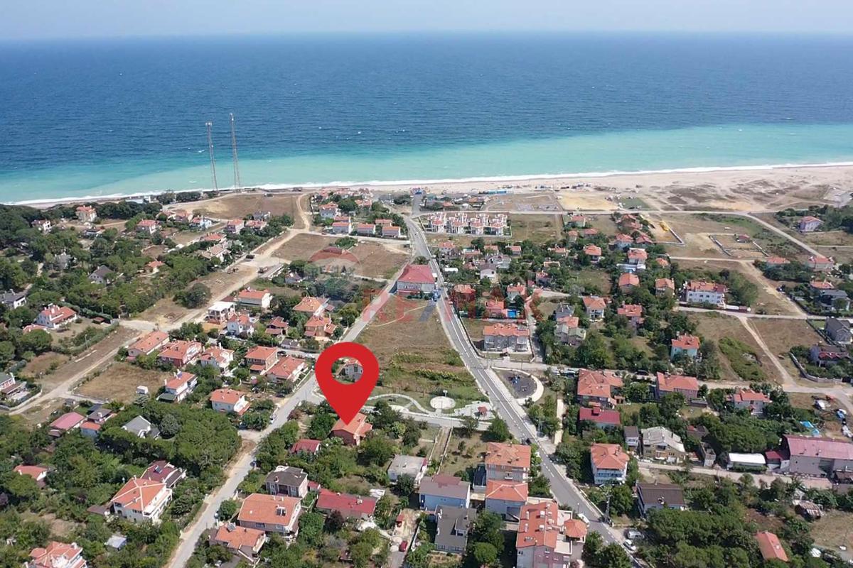 ÇATALCA YALIKÖY'DE İMARLI, İÇERİSİNDE EV OLAN ARSA