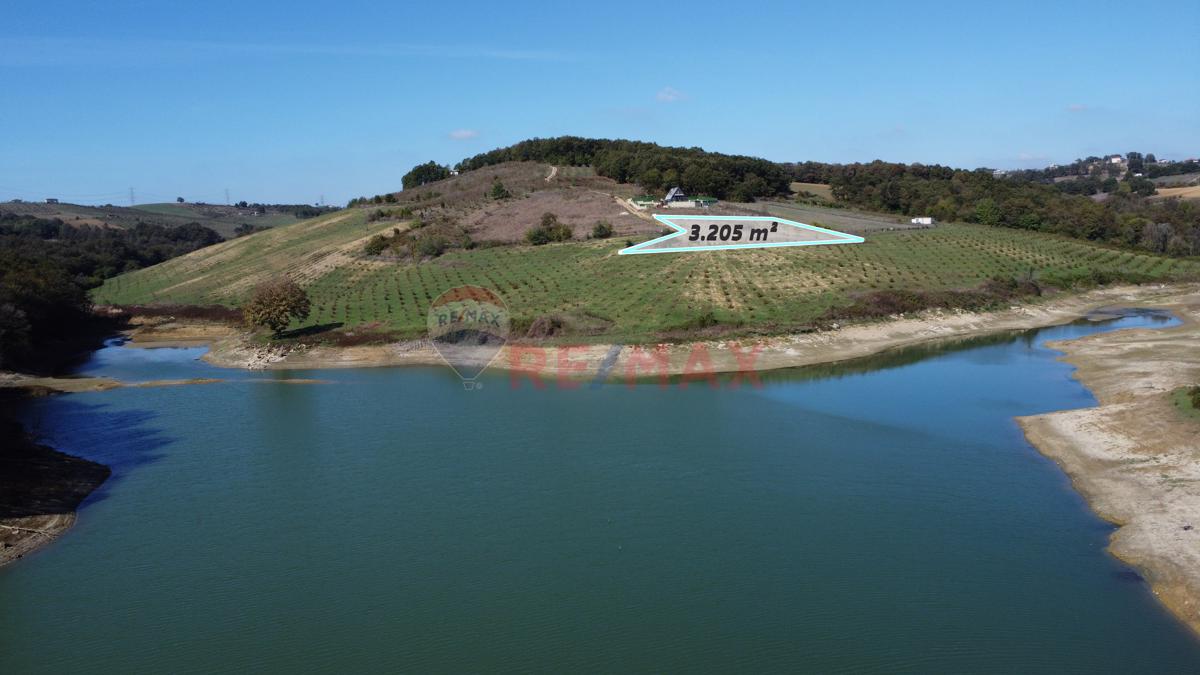 REMAX MAVI-ARAMAN(KAYMAZ) GÖL MANZARALI RESMI YOLU OLAN ARAZI