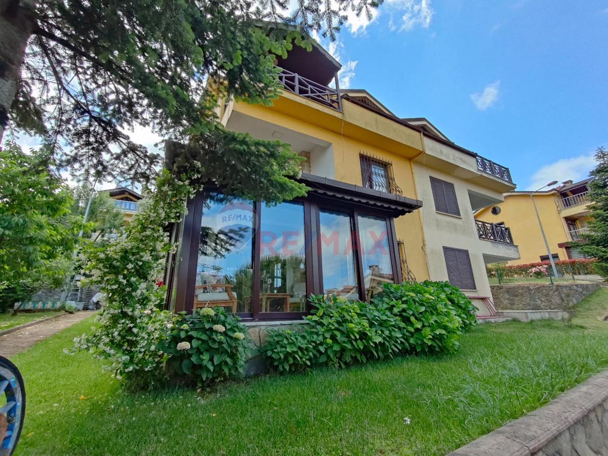 ŞİLE MEŞRUTİYET'DE NEZİH SİTE İÇİNDE KİRALIK EŞYALI TRİPLEKS