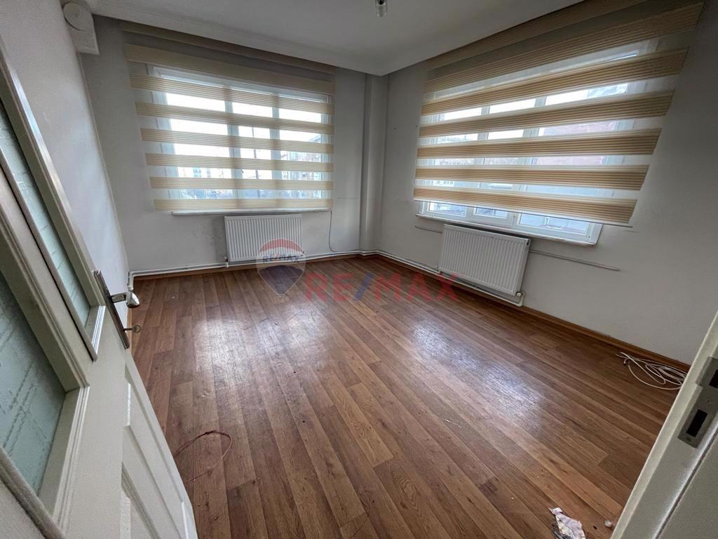 TEPEÜSTÜ METRO DURAĞI DİBİ 3+1 OFİS KATLARI