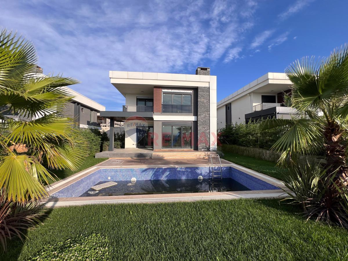 SİLİVRİ ORTAKÖY'DE SATILIK MÜSTAKİL HAVUZLU DUBLEKS 4+1 VİLLA