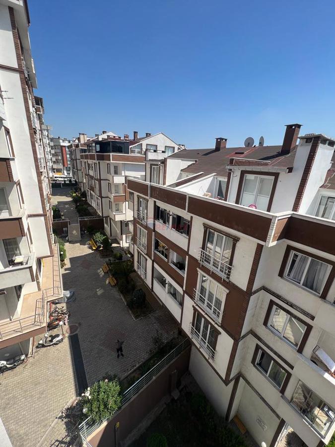 ÇAYIROVA AKSE MAH.ENGPARK EŞYALI ARAKAT 2+1 SATILIK DAİRE