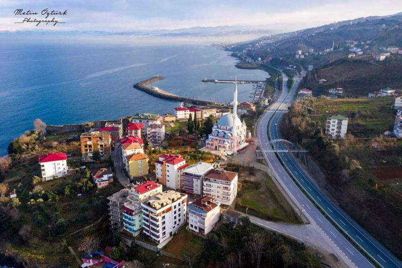 AKÇAKALE MAHALLESİNDE SAHİL KENARINDA DAİRE (SATILIK)