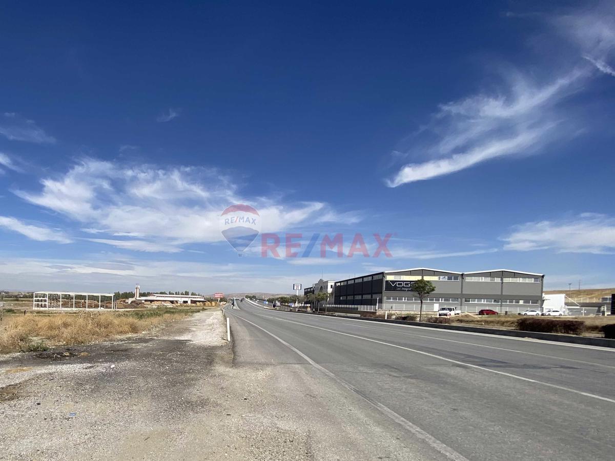 ÇANKIRI YOLUNA CEPHE, MÜTHIŞ KONUMDA, 7000 M2 SANAYI ARSASI