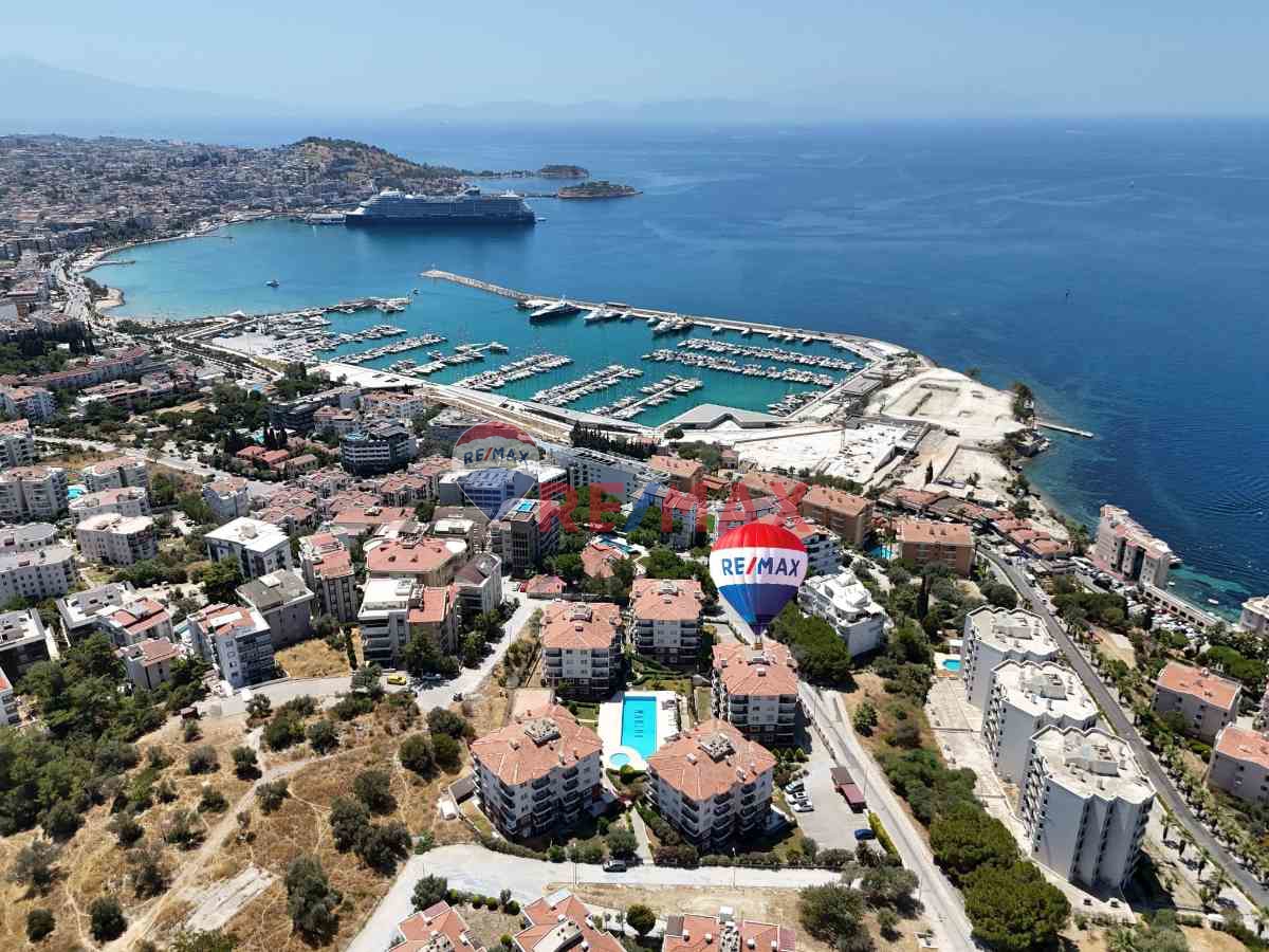 KUŞADASI MARİNADA ELITE SİTEDE 4+1 SATILIK LUX DAİRE