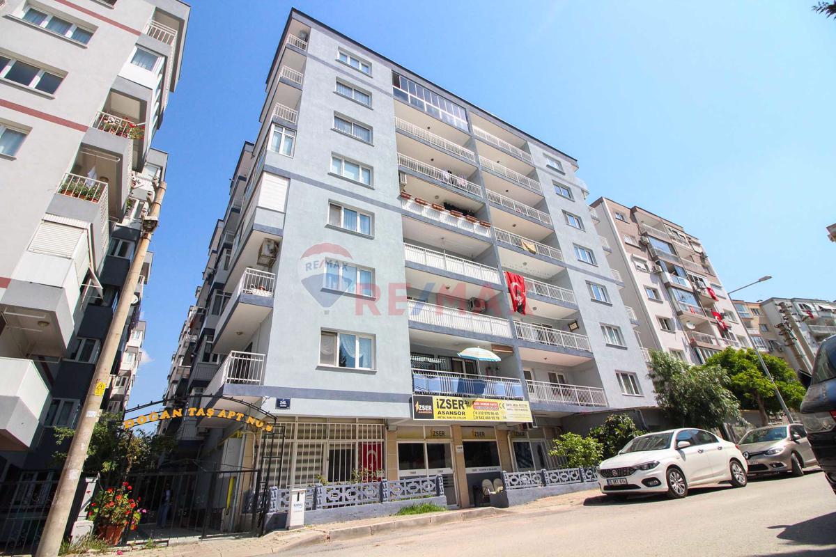 Bornova Manavkuyu Mahallesi'nde 3+1 Geniş Daire