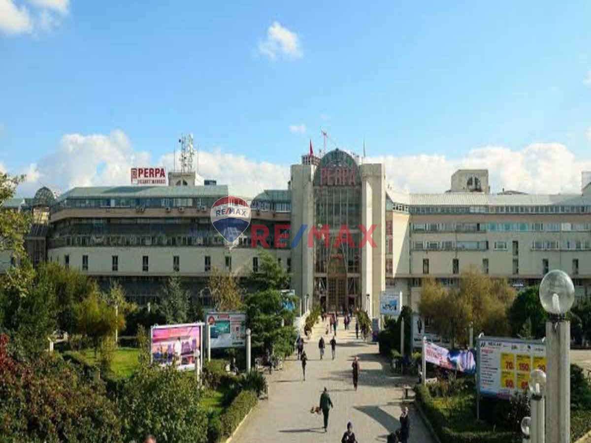 PERPA TİCARET MERKEZİNDE 3 KATLI SATILIK DÜKKAN