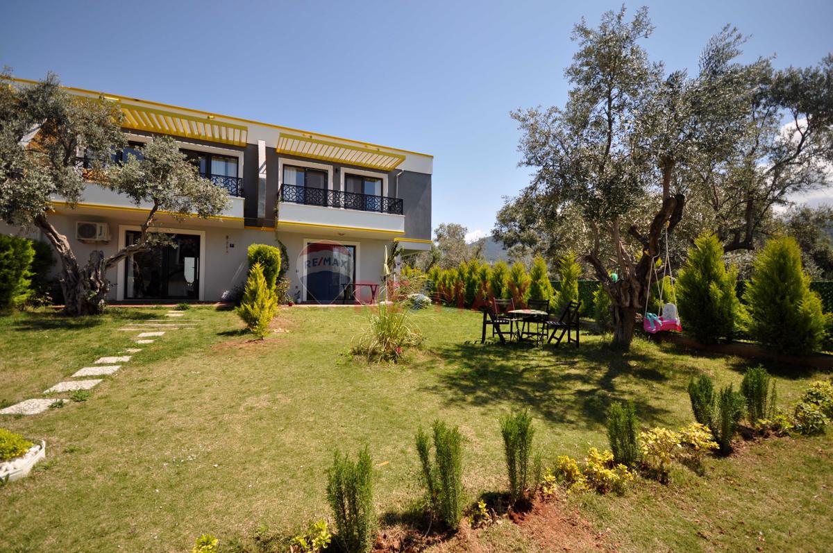 Kuşadası Davutlar Doğa içinde Havuzlu Güvenlikli Sitede Villa!