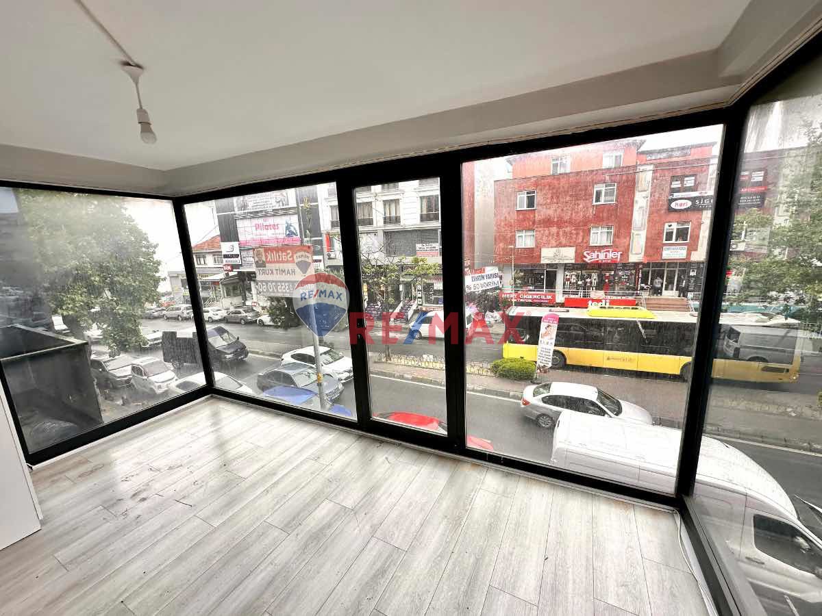 ATAŞEHIR CAHAR DUDAYEV CADDE ÜZERINDE SATILIK PLAZA KATI