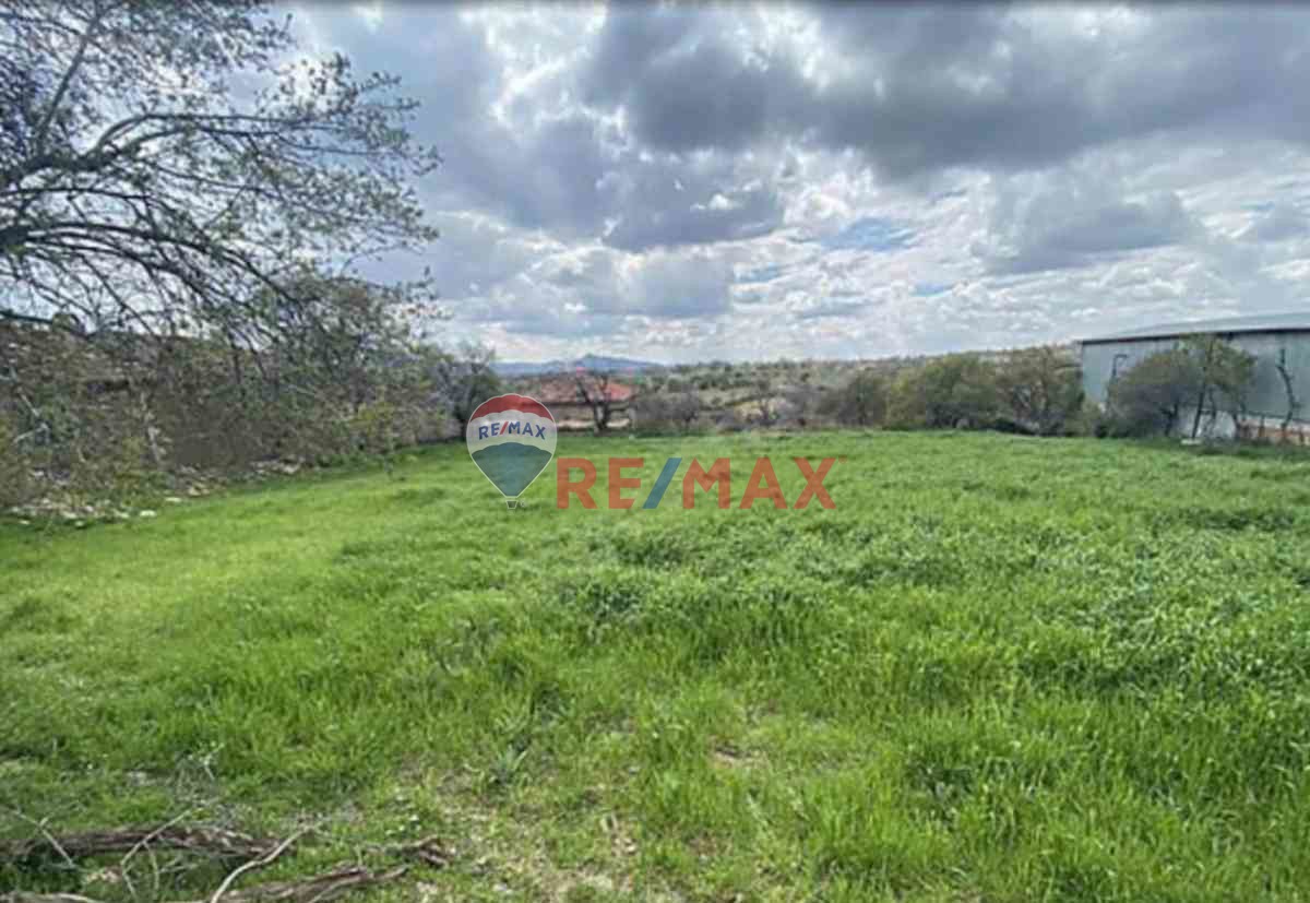 ÇANAKKALE LAPSEKİ ÇARDAK'TA DENİZE YAKIN 3753 M² TARLA