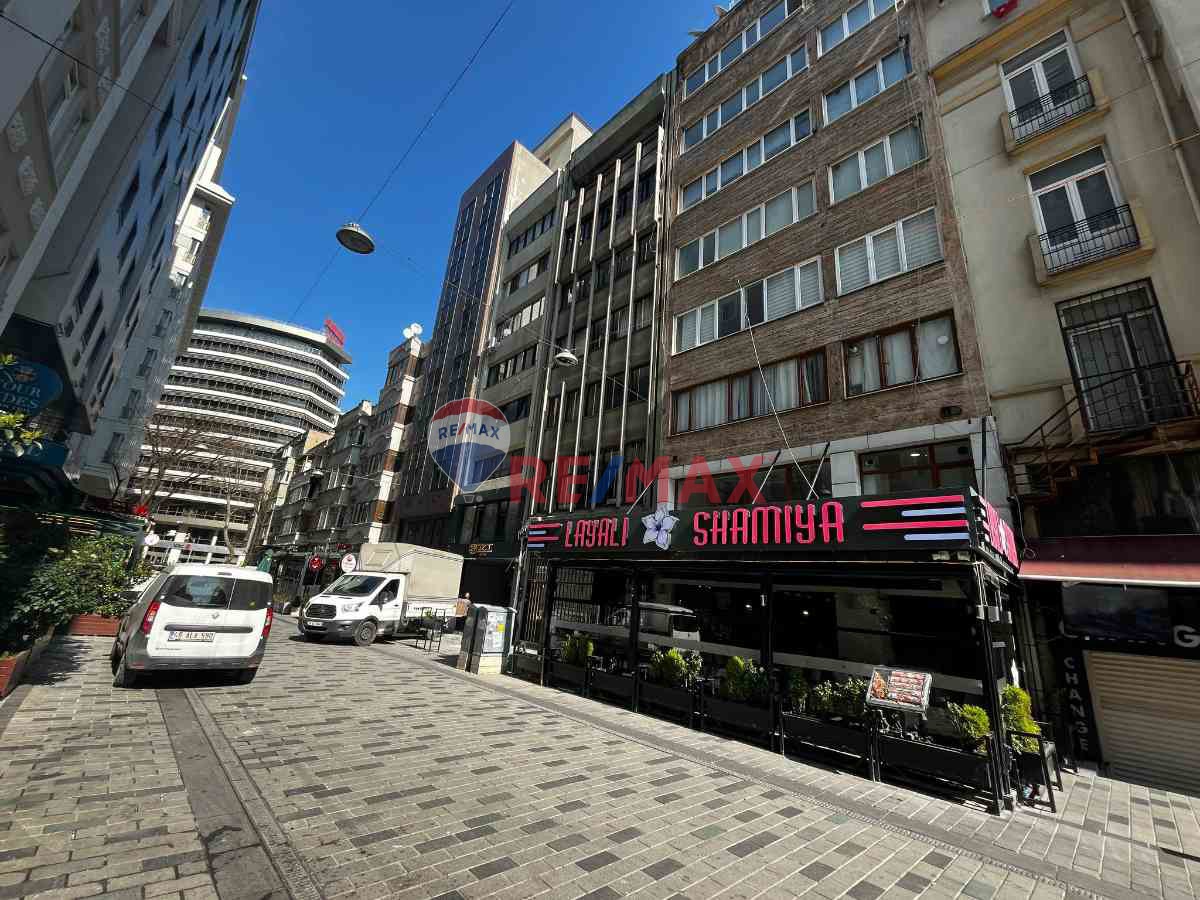 BEYOĞLU LAMARTİN CADDESİ’NDE SATILIK 3+1 DAİRE
